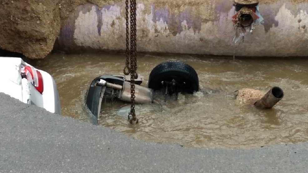 SAWS investigating sewer line failure that caused sinkhole | WOAI